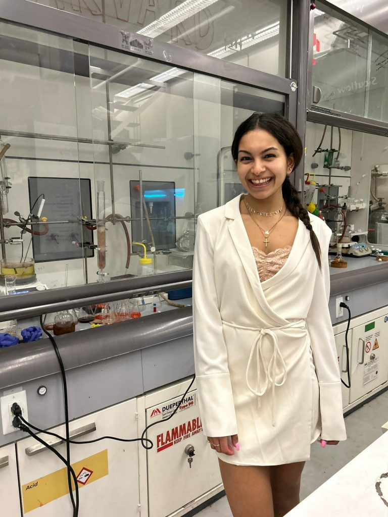 Dr. Elyse Digby successfully defends her PhD! – DaCosta Lab